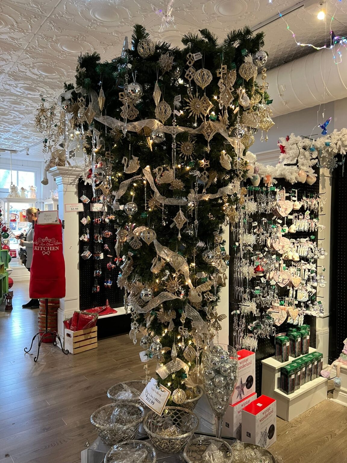 +10 Ultimate Christmas Stores in Ontario to Visit Year Round