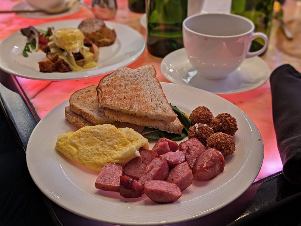 Sensational Places to Eat in Saskatoon: Breakfast to Dinner Guide